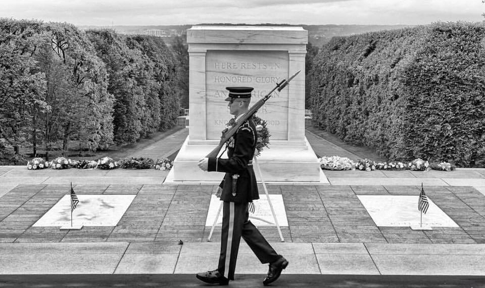 21 Steps at the Tomb of the Unknown Soldier - Taps Bugler: Jari Villanueva